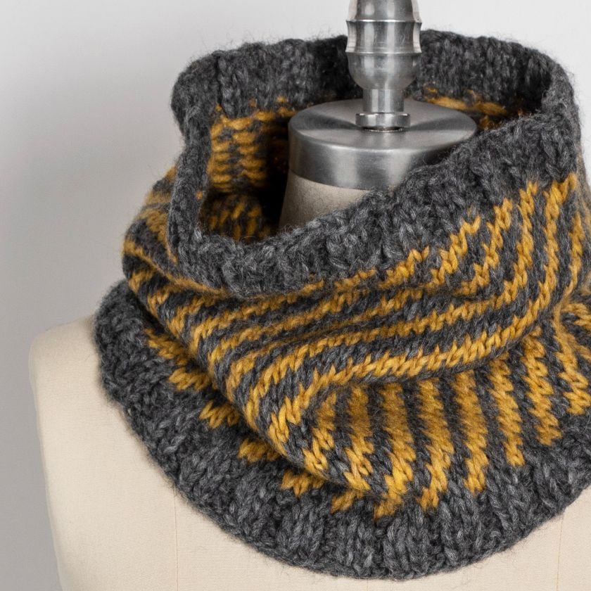 Hilton Head Cowl - The Dizzy Knitter